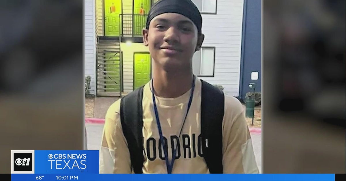 Lamar High School students attend vigil honoring classmate who died ...