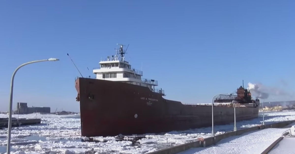 First ship of the season leaves Duluth-Superior Harbor - CBS Minnesota