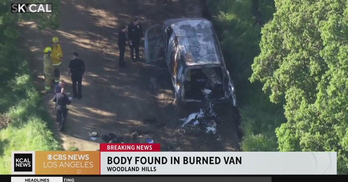Dead body found in burned-out van in Woodland Hills - CBS Los Angeles