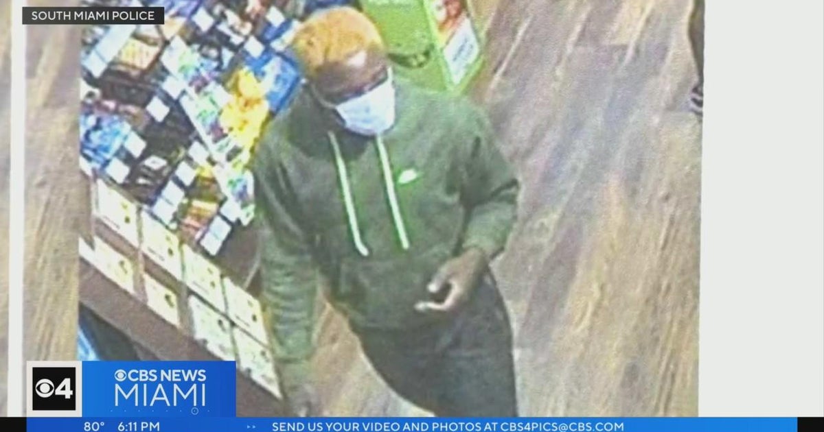 Exclusive: Video shows thieves who have hit more than 20 stores, police ...