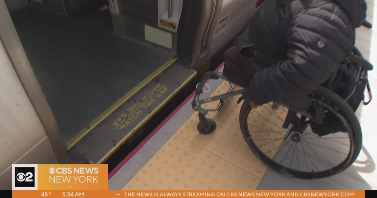 Disabled commuters struggle with LIRR service changes - CBS New York