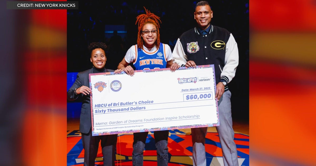 Knicks surprise Harlem high school senior with $60,000 scholarship - CBS New York