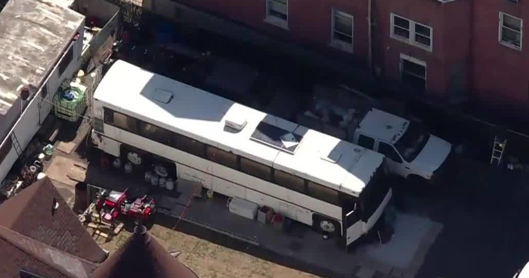 Police: Pipe bomb, chemicals found in Staten Island man's home - CBS ...