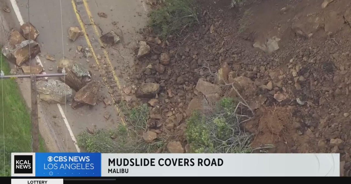 Rockslide blocks Piuma Road in Malibu - CBS Los Angeles