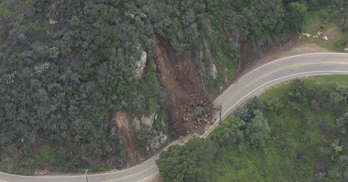 Rockslide blocks Piuma Road in Malibu - CBS Los Angeles