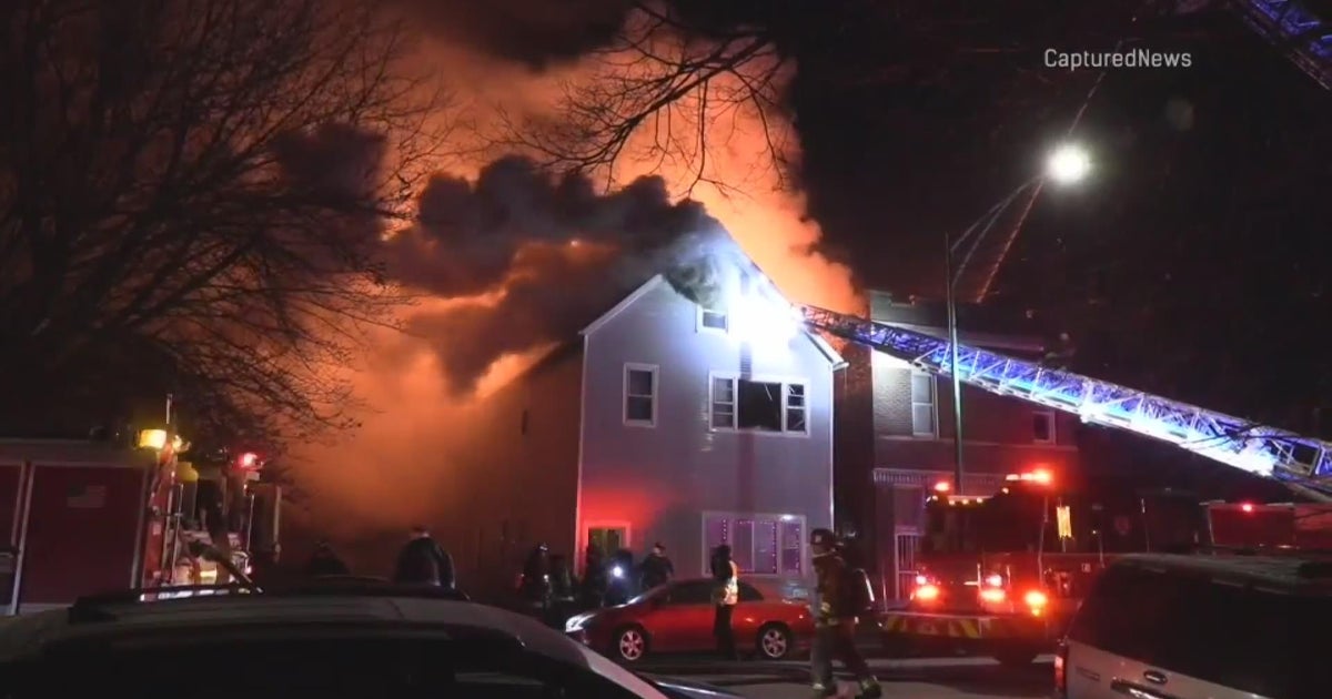 5 displaced after housefire in South Chicago - CBS Chicago