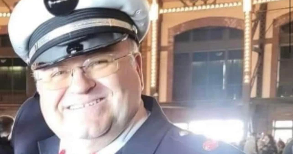 CFD lieutenant died of heart disease at Gold Coast high-rise fire - CBS ...
