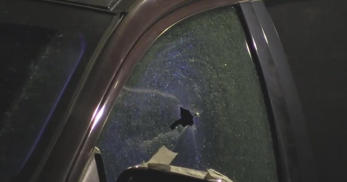 Fisherman shot while walking to his car in Albany Park - CBS Chicago