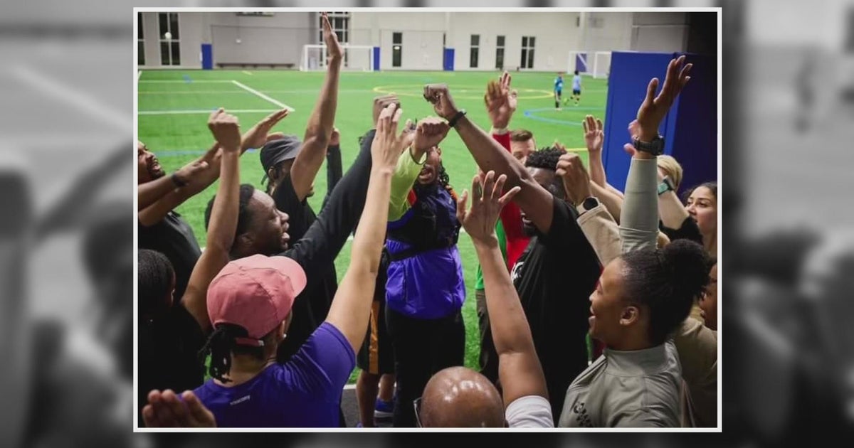 8-mile run underway for Peace Runners 773 in Garfield Park - CBS Chicago