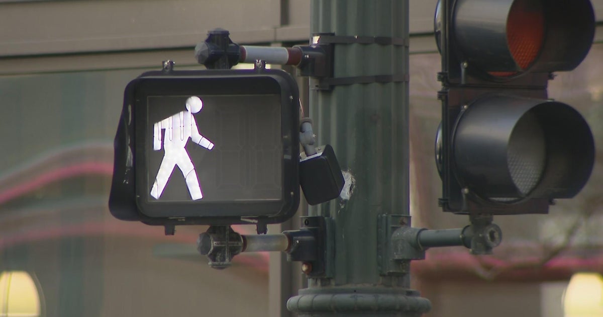 Judge rules Chicago must install more audible crosswalk signals - CBS ...