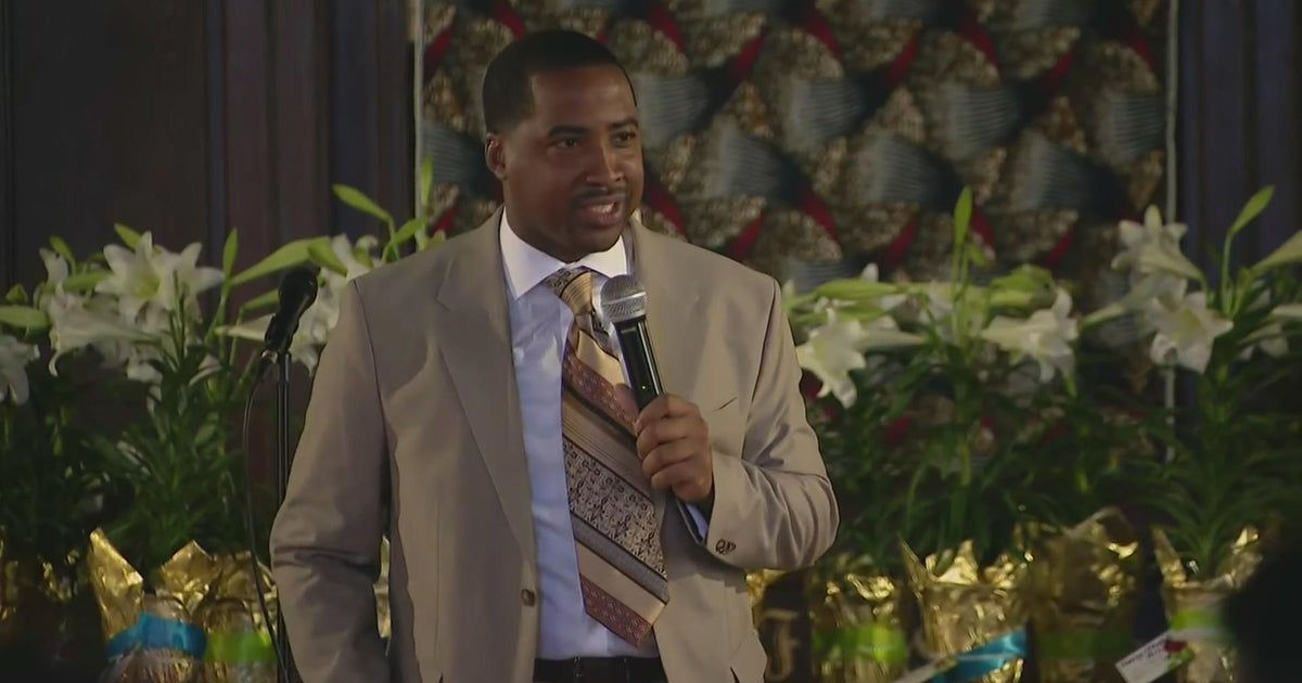 6th Ward Alderman-Elect Rev. William Hall delivers Easter sermon - CBS ...