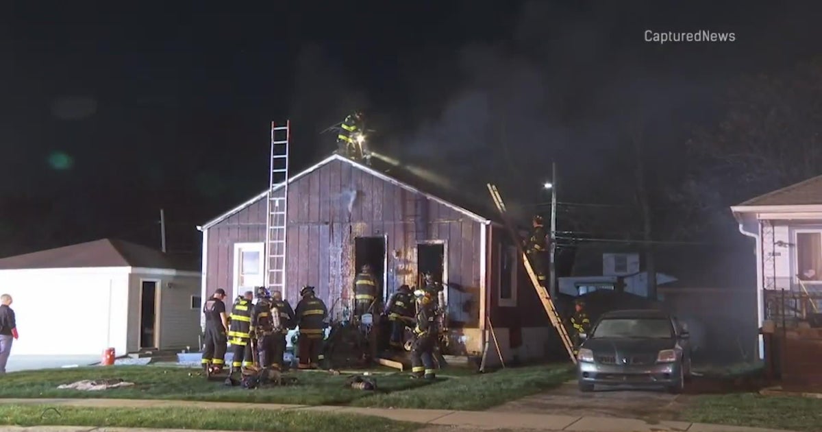 1 person dead, firefighter injured after fire in Hammond, Indiana - CBS ...