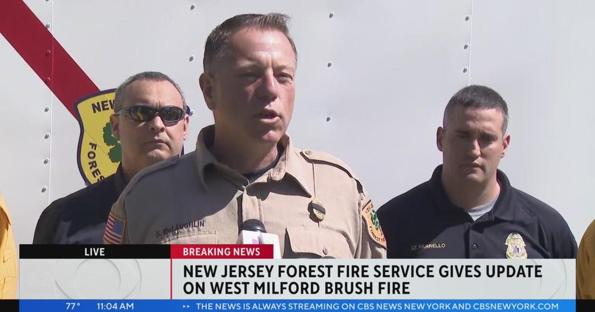 Officials give update on West Milford, N.J. brush fire - CBS New York