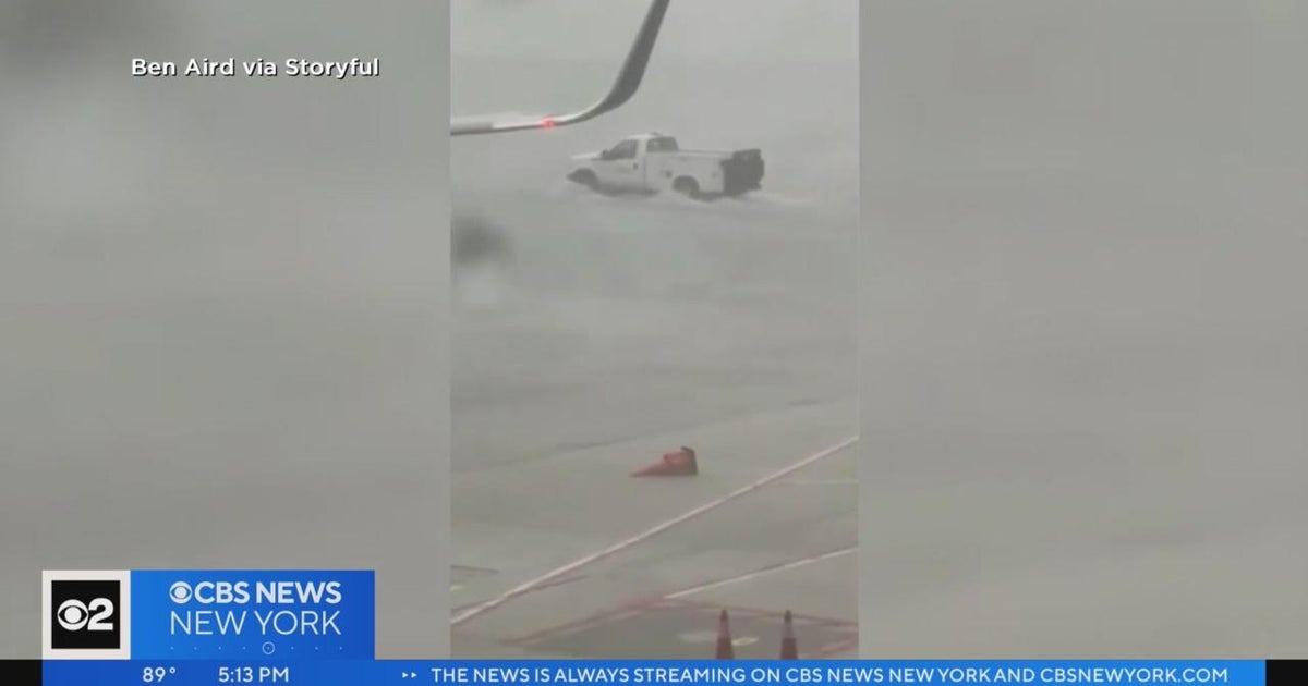 Heavy rain triggers major flooding in South Florida - CBS New York