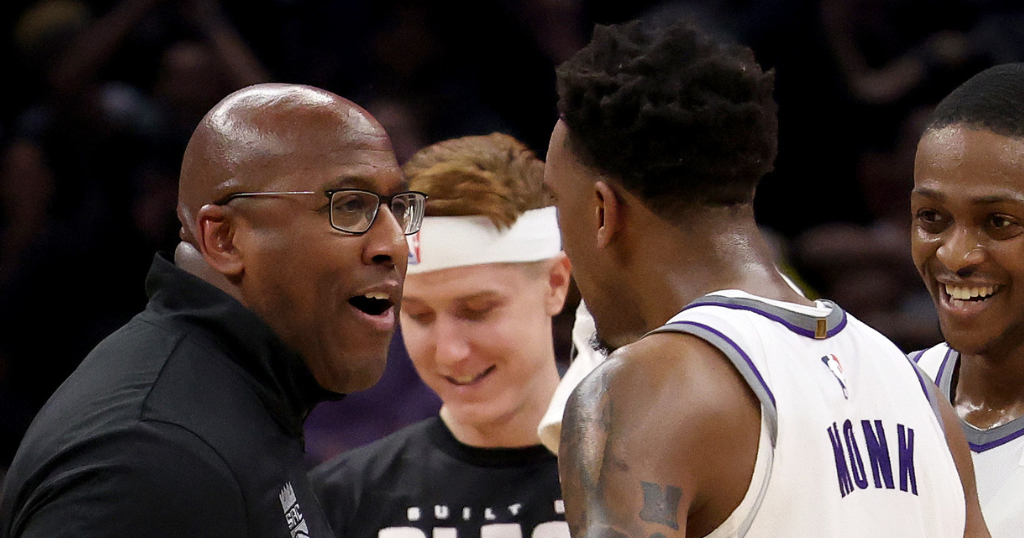 Kings Coach Mike Brown named coach of the year by National Basketball ...