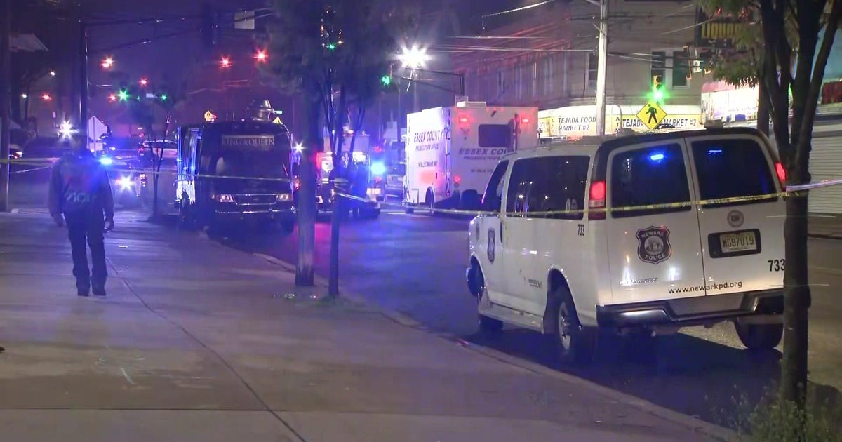 1 dead, 3 injured in Newark shooting - CBS New York