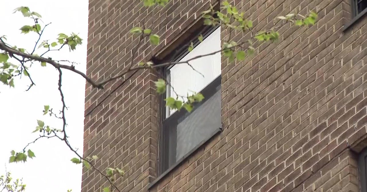 NYPD: 3-year-old girl falls from 6th floor window in Manhattan - CBS ...