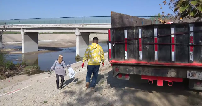 Volunteers come together for the 33rd annual 'Great LA River Cleanup ...