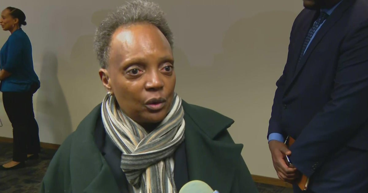 Lightfoot responds after teens shot as rowdy crowd swarmed Loop - CBS ...