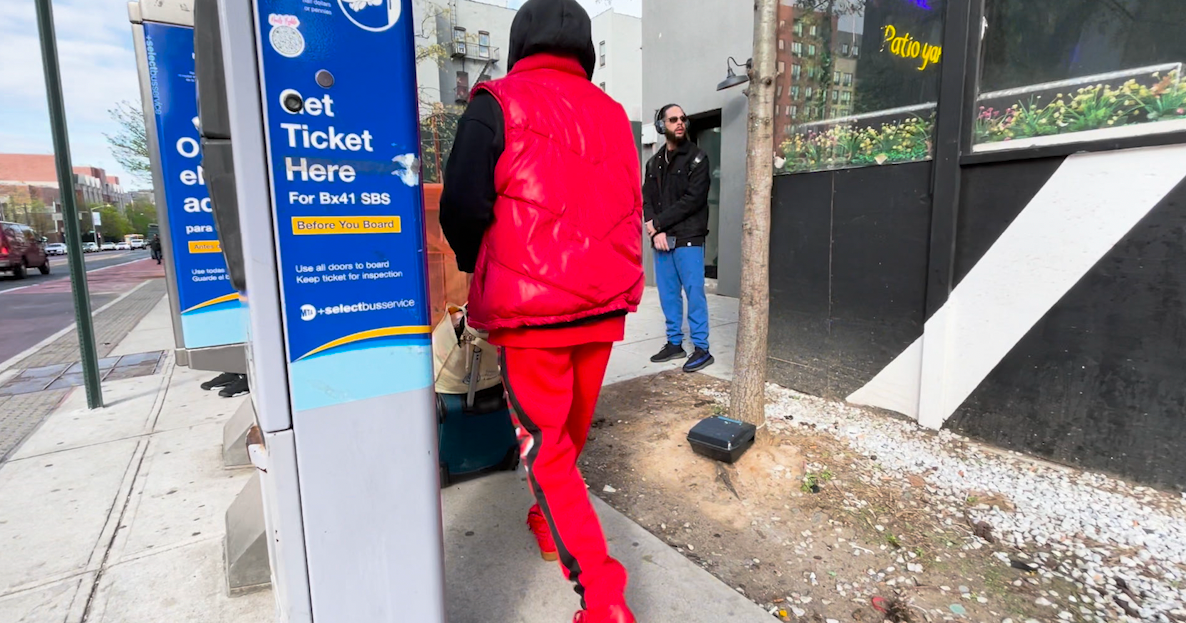 DOT, officials looking into overcrowding at Norwood bus stop - CBS New York