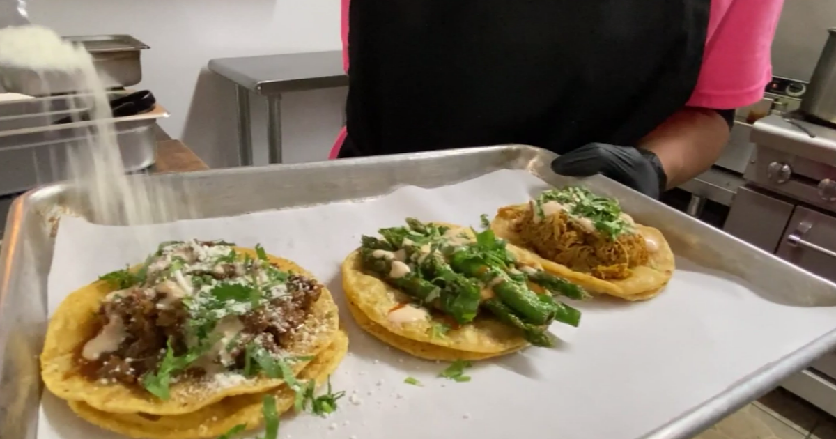Taylor's Tacos offers a unique take on popular Mexican dish - CBS Chicago