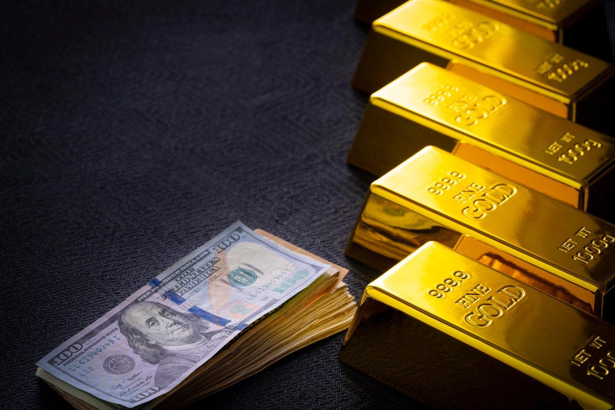 Investing in gold? Look for these 3 things - CBS News