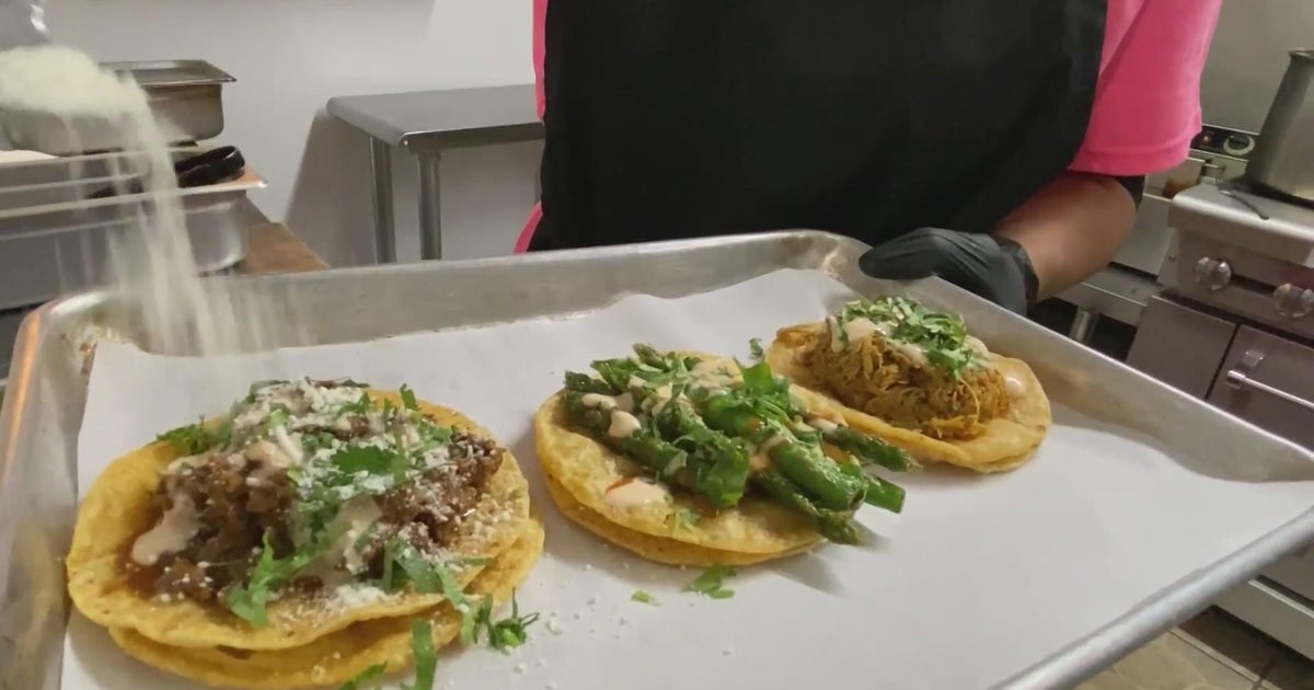 Foodie Friday: Taylor's Tacos in Little Italy - CBS Chicago