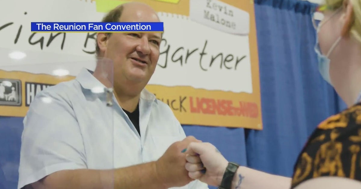 'The Office' reunion convention continues at Navy Pier - CBS Chicago