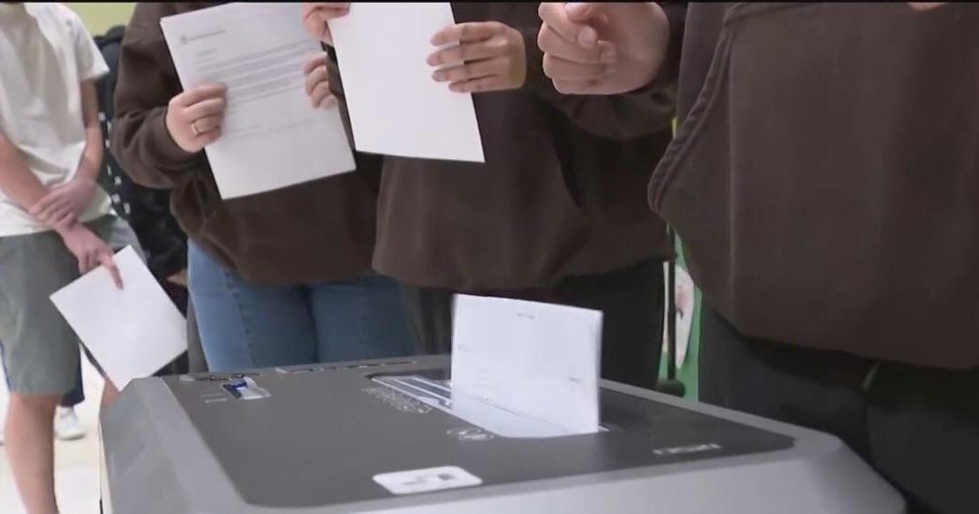 College rejection letter party takes the sting out of 'Not accepted ...