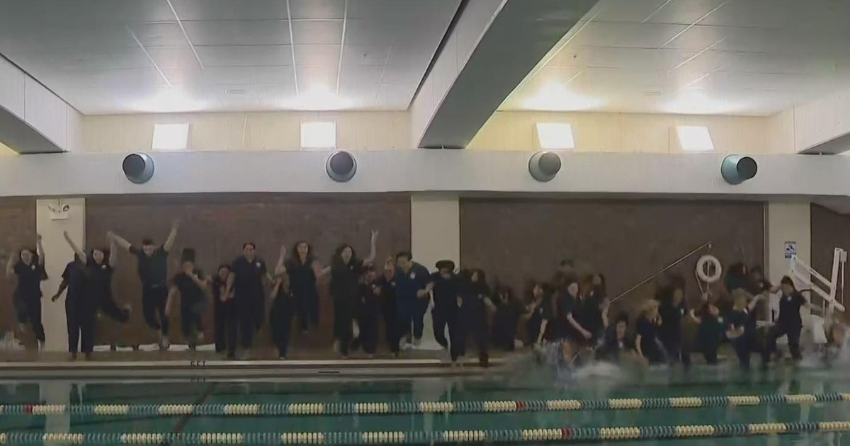 UIC College of Nursing graduates celebrate with jump in pool - CBS Chicago