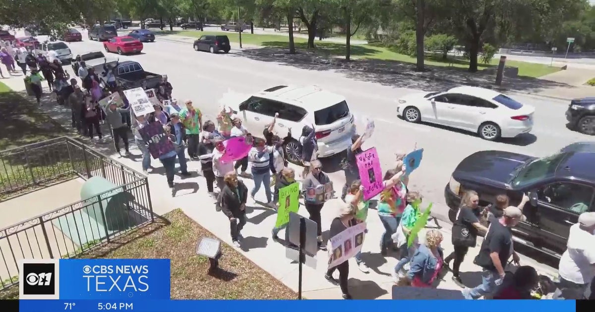 Families march in Fort Worth, hoping to draw attention to cold case ...