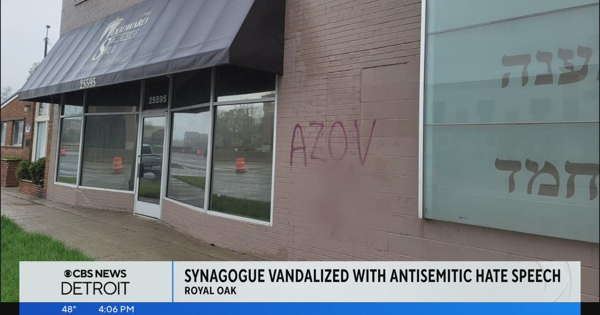 Woman arrested for allegedly vandalizing Royal Oak synagogue with antisemitic graffiti - CBS Detroit