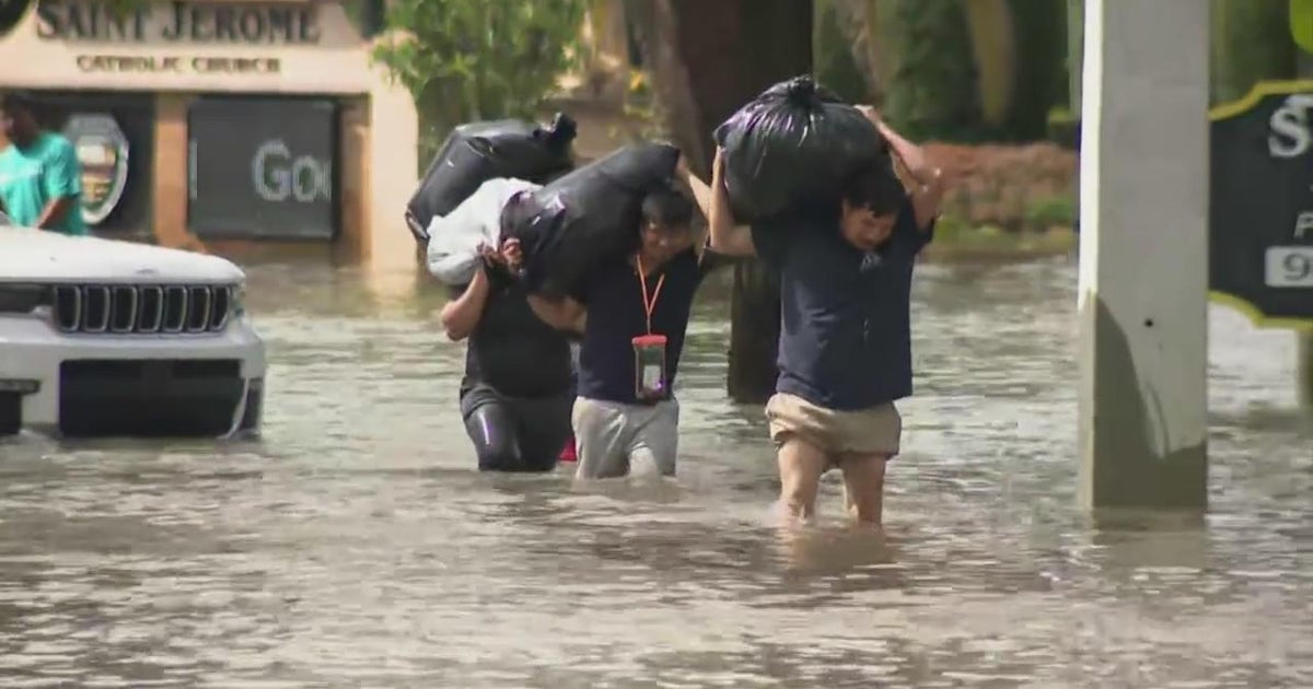 Hundreds of families remain homeless in Broward - CBS Miami