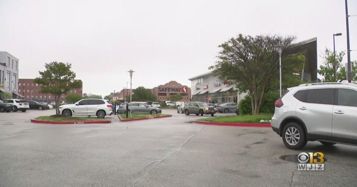 Employee shot during armed robbery at T-Mobile Store in Canton shopping ...