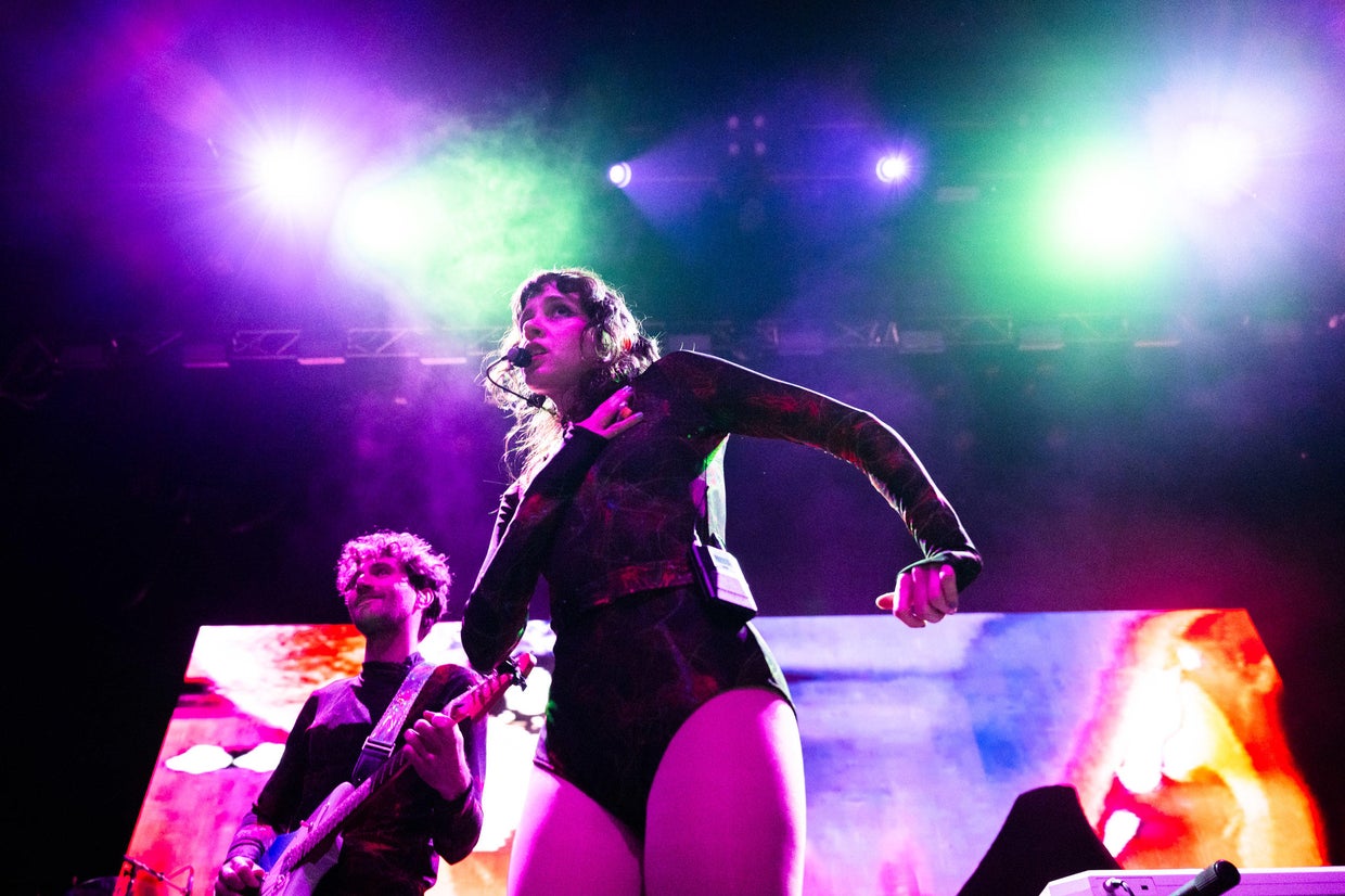 Photos: Indie-pop singer Caroline Polachek brings spectacular show to ...
