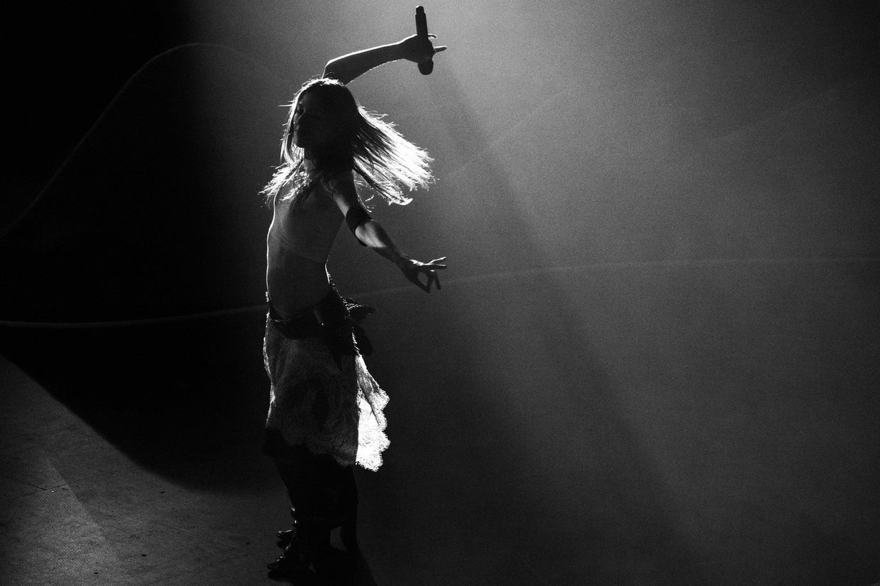 Photos: Indie-pop singer Caroline Polachek brings spectacular show to ...