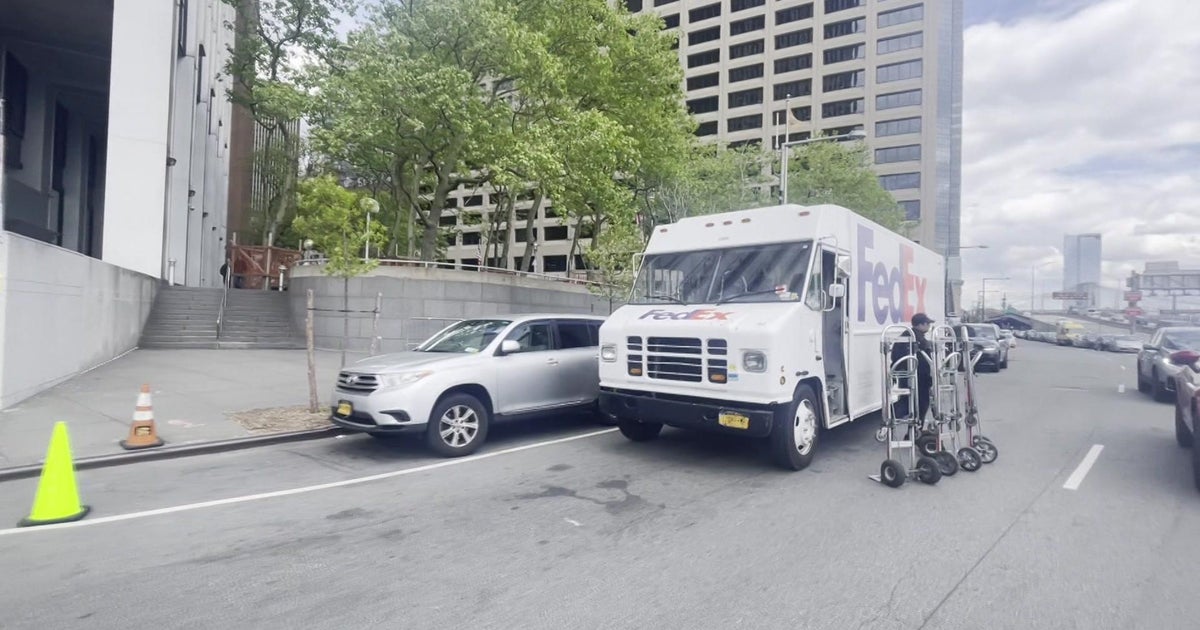 Double-parking and blocked lanes: NYC DOT wants your feedback - CBS New ...