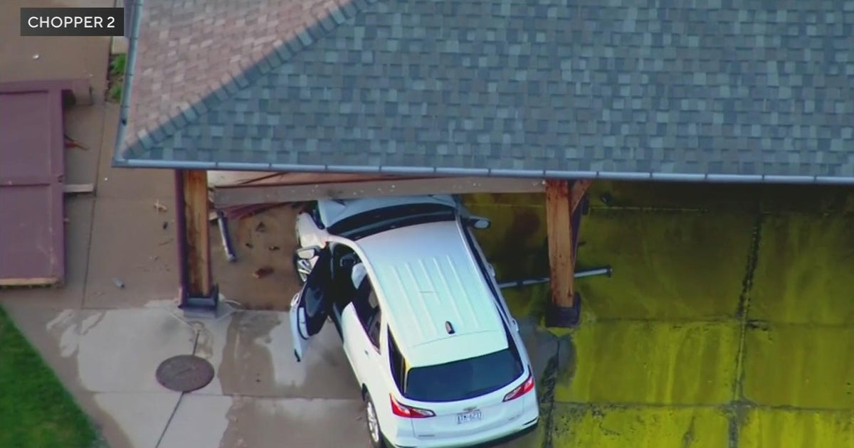 Chlorine leak follows crash in Naperville - CBS Chicago