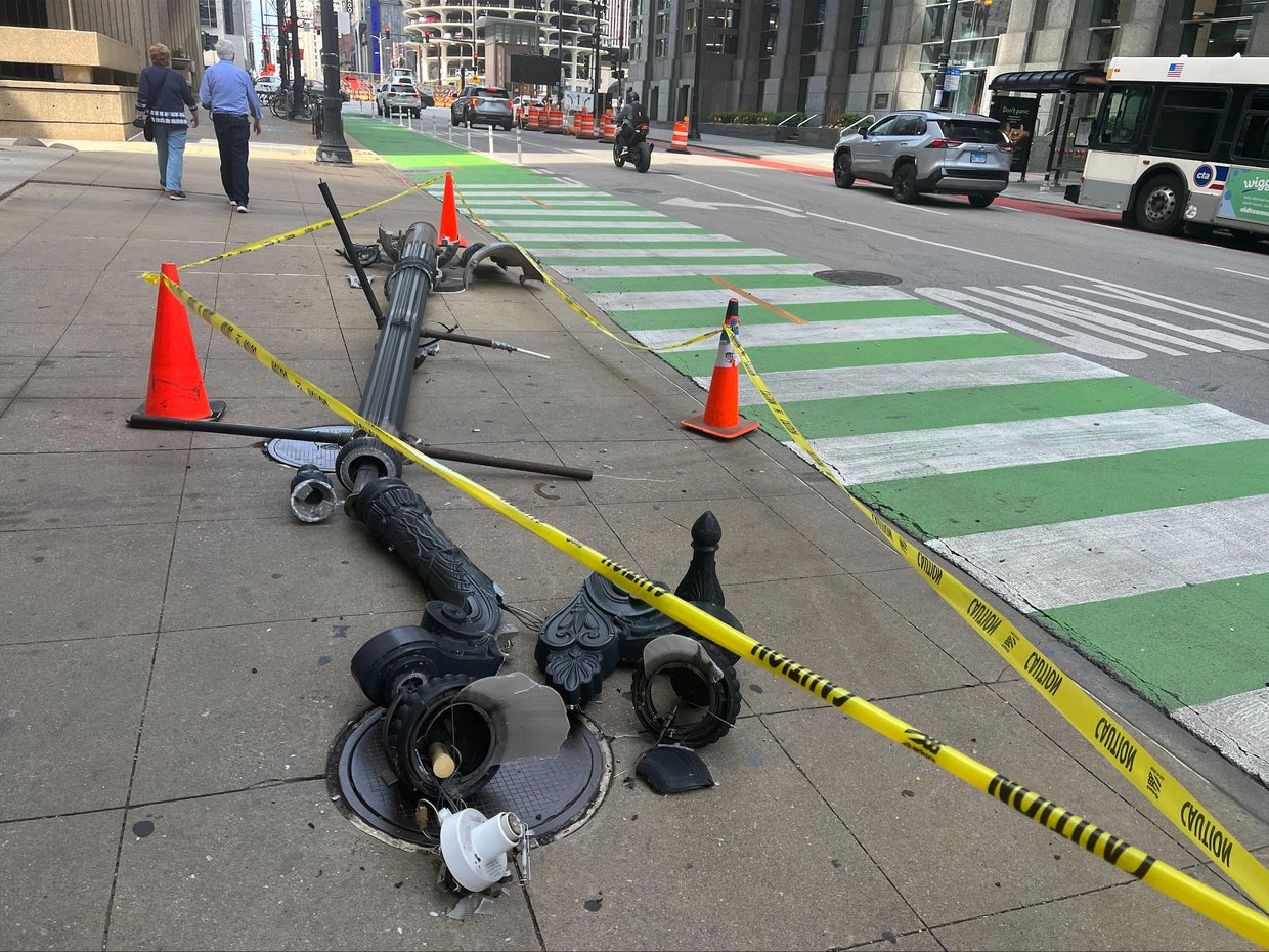 Light pole falls down after being hit by truck in Loop - CBS Chicago