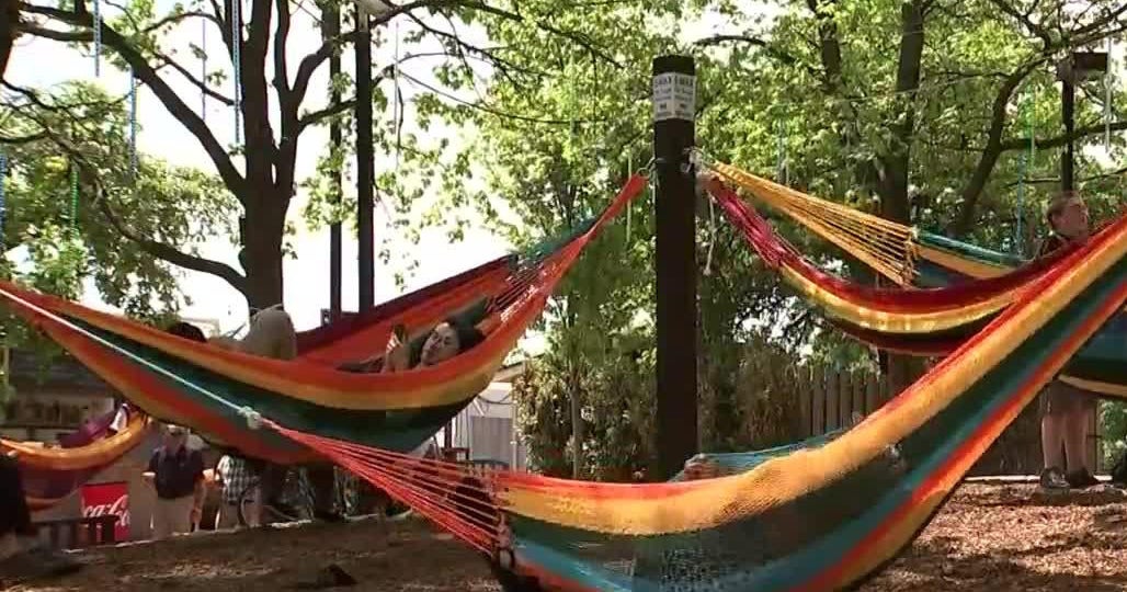 Spruce Street Harbor Park reopens popular activities - CBS Philadelphia