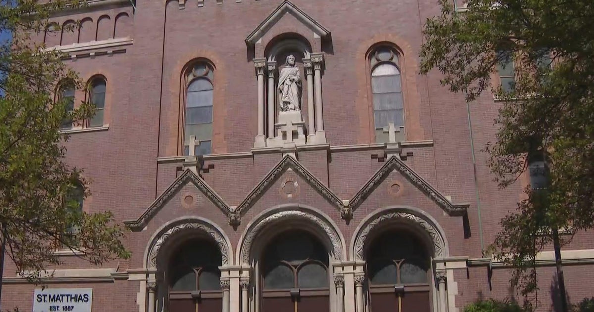 St. Matthias Catholic Church holds first mass in over 2 years - CBS Chicago