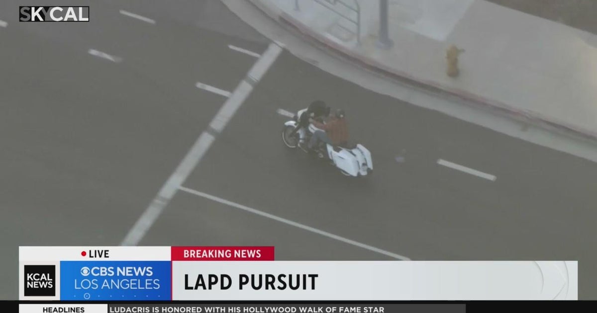 LAPD officers chase possibly armed man riding motorcycle in West Hills ...