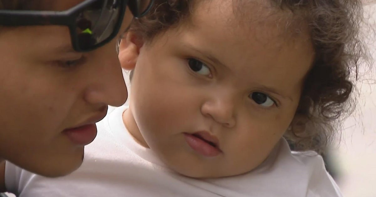 CBS 2's Suzanne Le Mignot steps in to help family from Colombia at ...