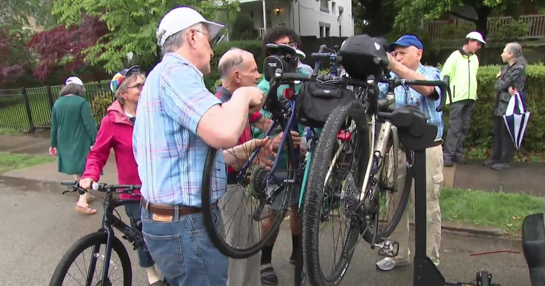 Dor Hadash members ride to support refugee resettlement - CBS Pittsburgh