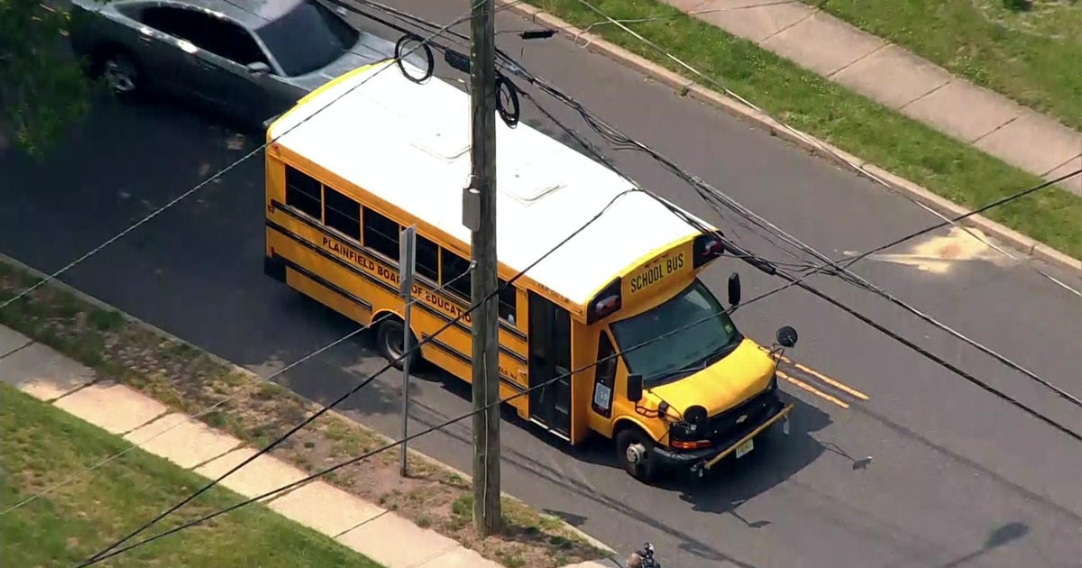 Plainfield police say Hubbard School bus involved in crash; 4 injured - CBS New York