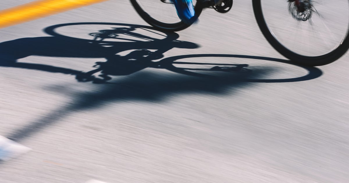 New law allows "rolling stops" for bicyclists at stop signs - CBS Minnesota