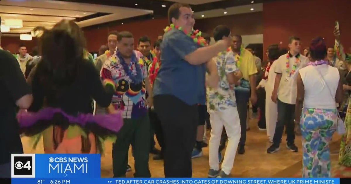 Hundreds of Miami-Dade students attend Hawaiian-themed prom - CBS Miami
