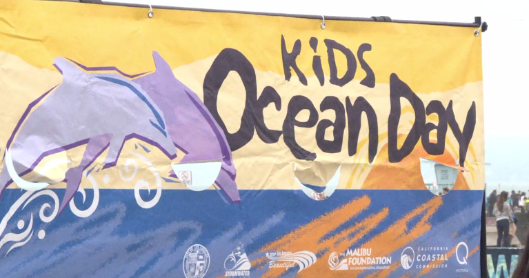 Young students head to the beach for 'Kids Ocean Day' - CBS Los Angeles