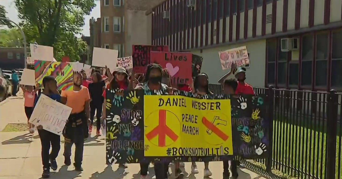 Webster Elementary School holds peace walk - CBS Chicago