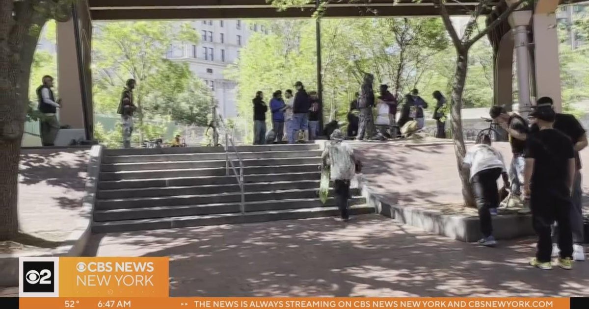 Community thrilled to be back at Brooklyn Banks skate park - CBS New York